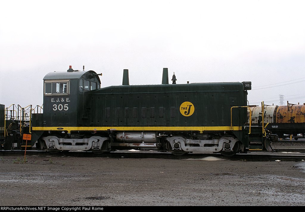 EJ&E 305, EMD SW1200, at Kirk Yard,